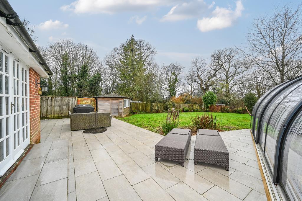 5 Bedroom Attached Home For Sale in Rookhurst Cottages, Chalk Lane ...