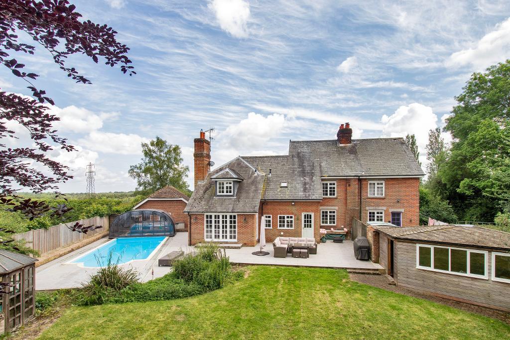 5 Bedroom Sold For Sale in Rookhurst Cottages, Chalk Lane, Glassenbury ...
